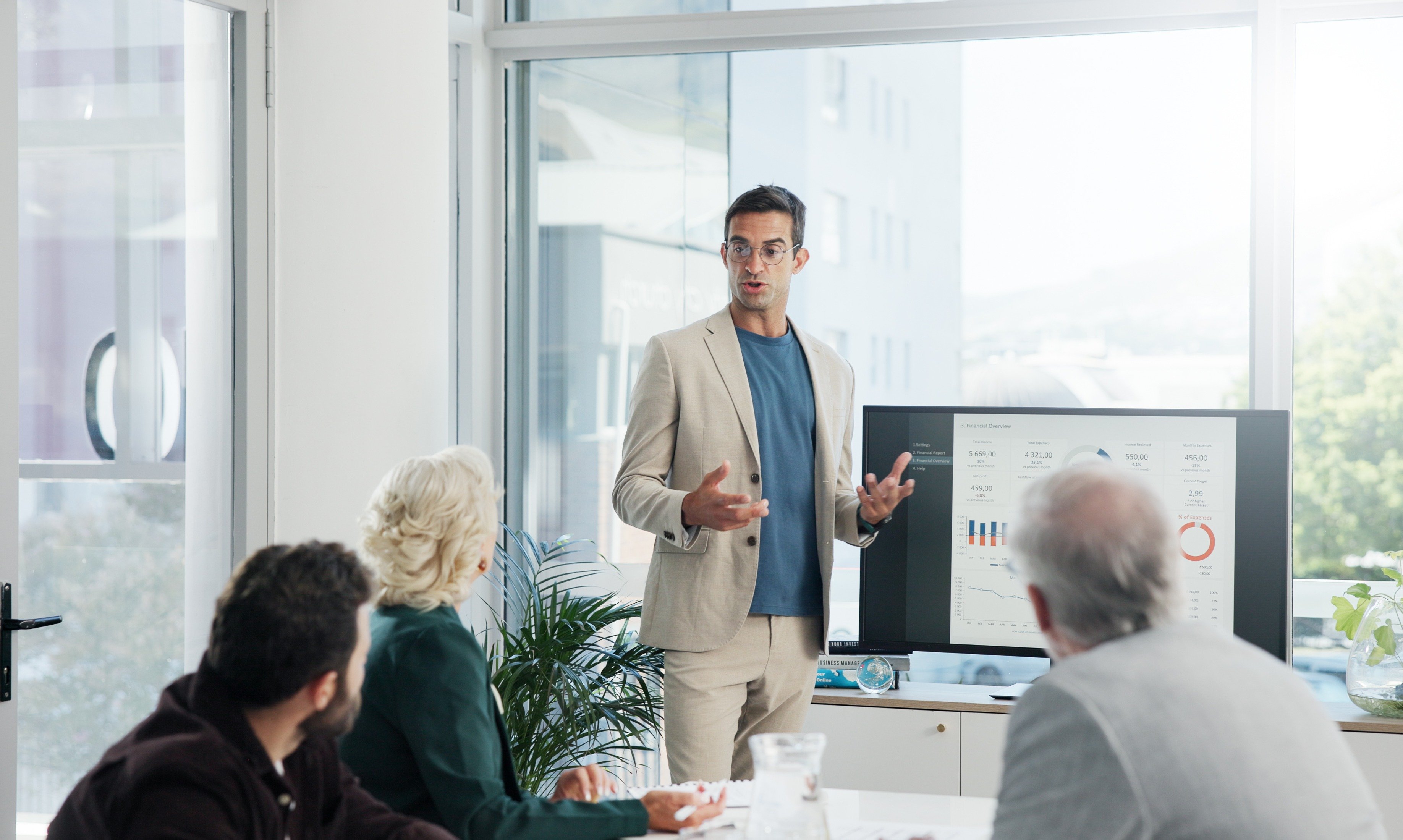 How to Develop Leadership Skills in the Workplace: 5 Proven Strategies